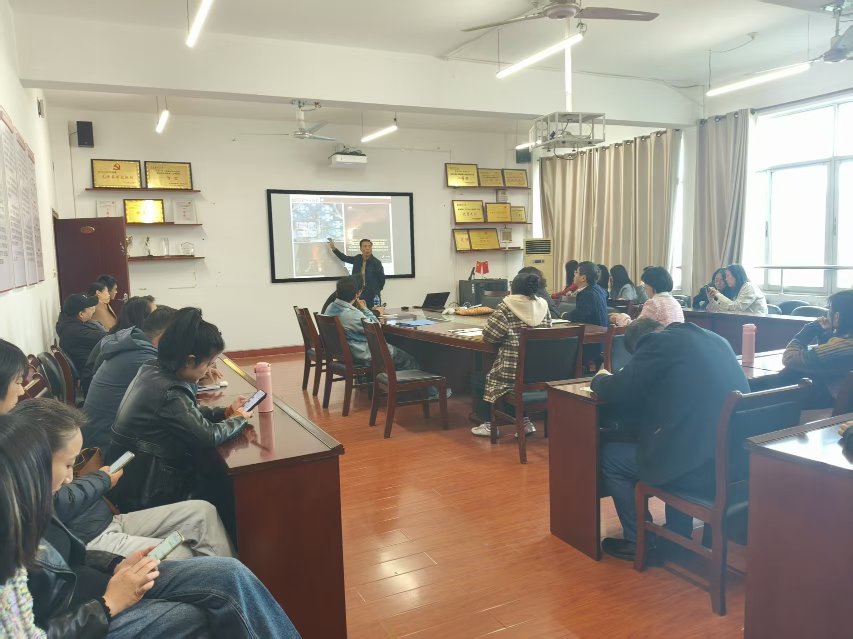 普及消防知识，筑牢安全防线